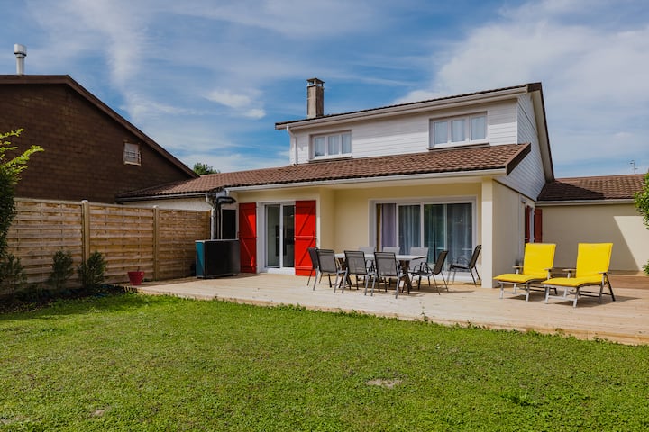 Escape To Peace And Comfort In A Serene Setting - Saint-Genis-Pouilly