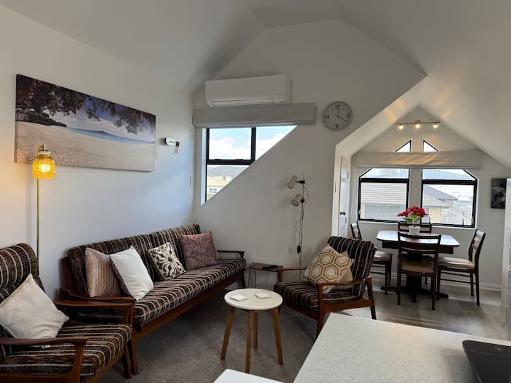 Central, Architecturally Exquisite 3bdrm Apartment - Palmerston North