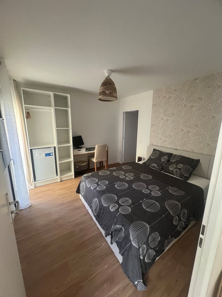 Logement, 10 Min à Pieds Du Rer D, Du T5 , Du M13 - Stains