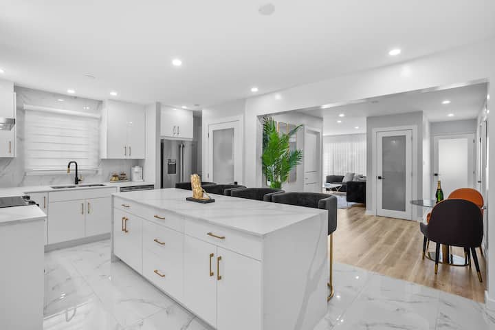 Modern 3-br | Near Downtown Montréal + Parking - Longueuil