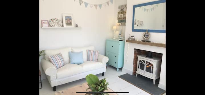 *New* Daisy Beach House Is Your Seaside Dream! - Frinton-on-Sea