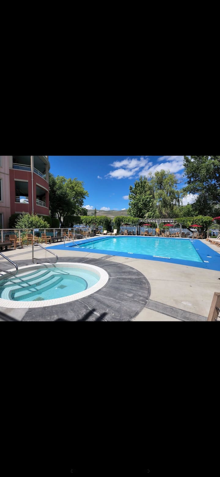 Vernon Beach Condo - With Pool And Hottub - Vernon, BC, Canada