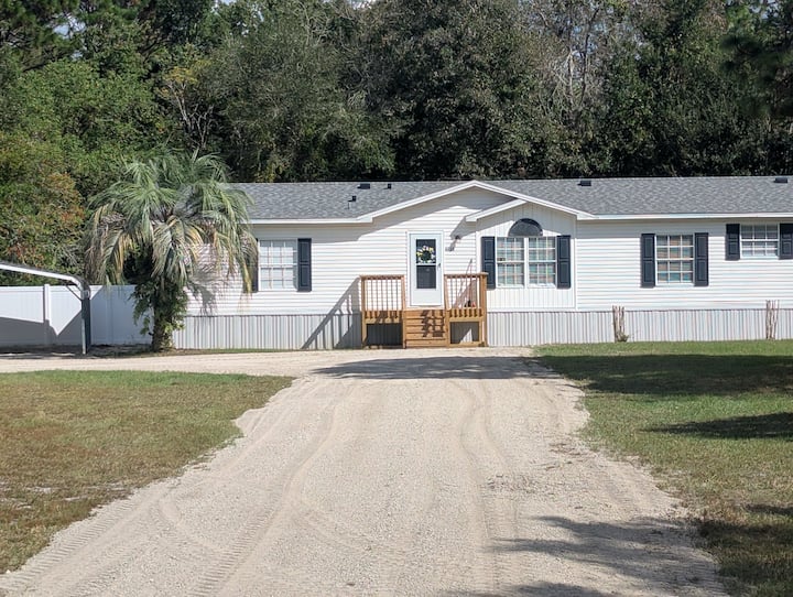 Spacious Cozy Home With Tiki Bar And Bonfire Area - Crystal River, FL