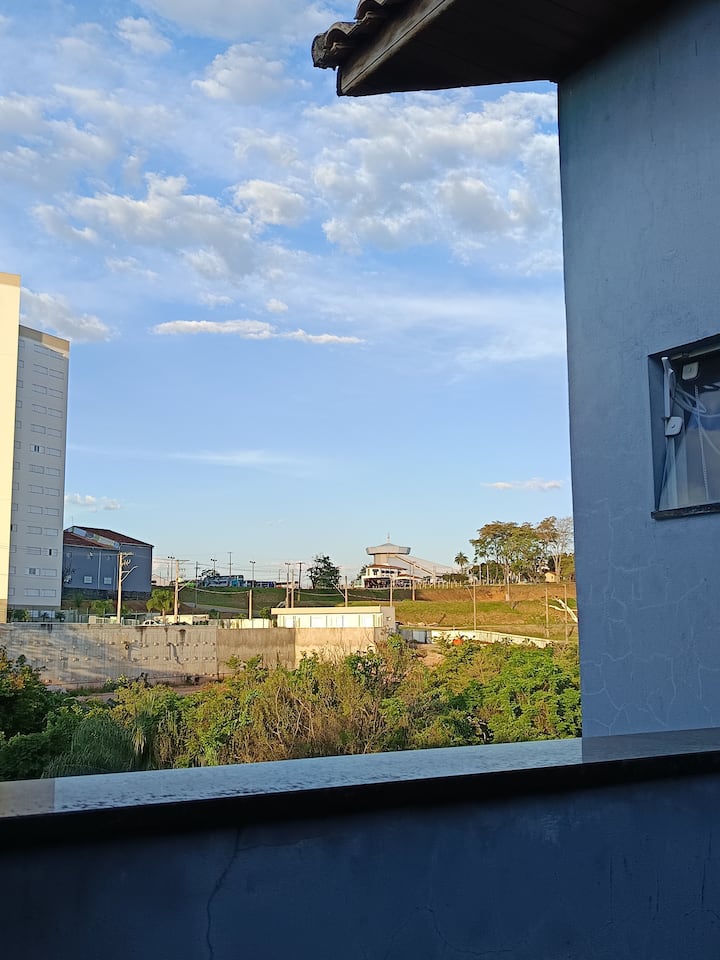 Casa Grande Com Garagem P/ Família Perto Da Cn - Cruzeiro