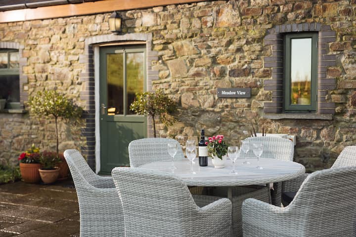 Meadow View Country Escape With Hot Tub - Pembrokeshire