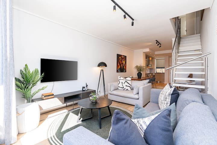 Sunny 2-bed Central Tropical Pool + Parking - Cape Town