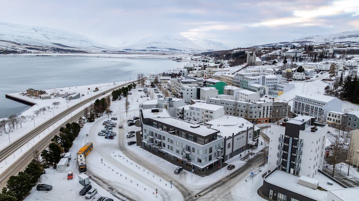 Stylish Downtown Retreat - Iceland