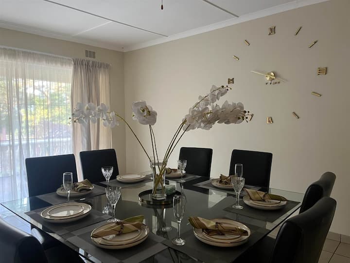 Specious 4 Bedroom House Great For Holidays - Amanzimtoti