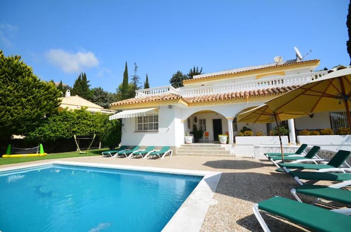 A Lovely Family Villa With Heated Pool - Mijas