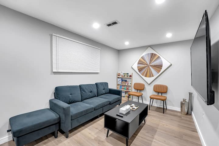 Cozy 2br Lower Suite • 75” Tv • Parking • Wi-fi - Markham