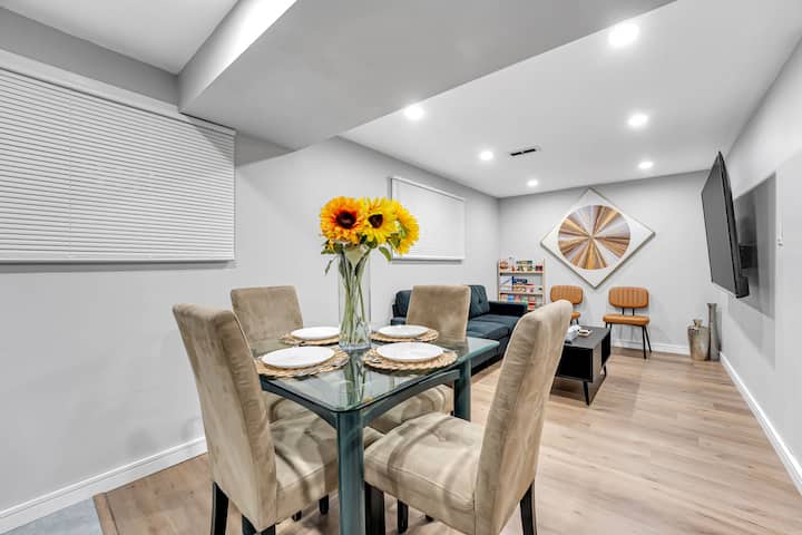 Cozy 2br Basement Suite • 75” Tv • Parking • Wi-fi - Markham