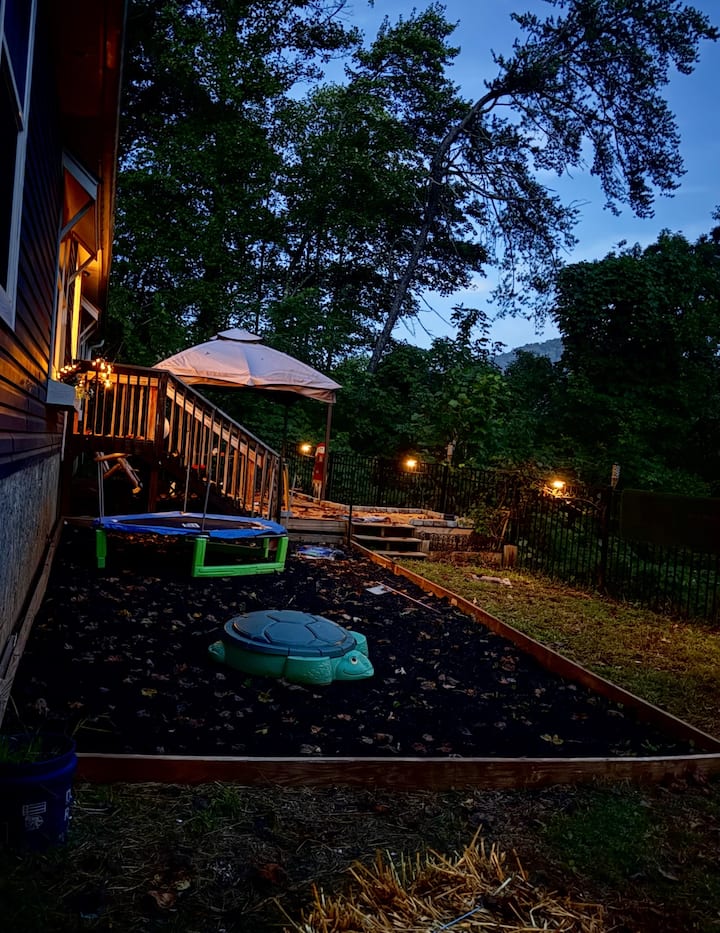 Newly Furnished 4br/2.5ba Sylva Home Ready Oct 11! - Sylva, NC