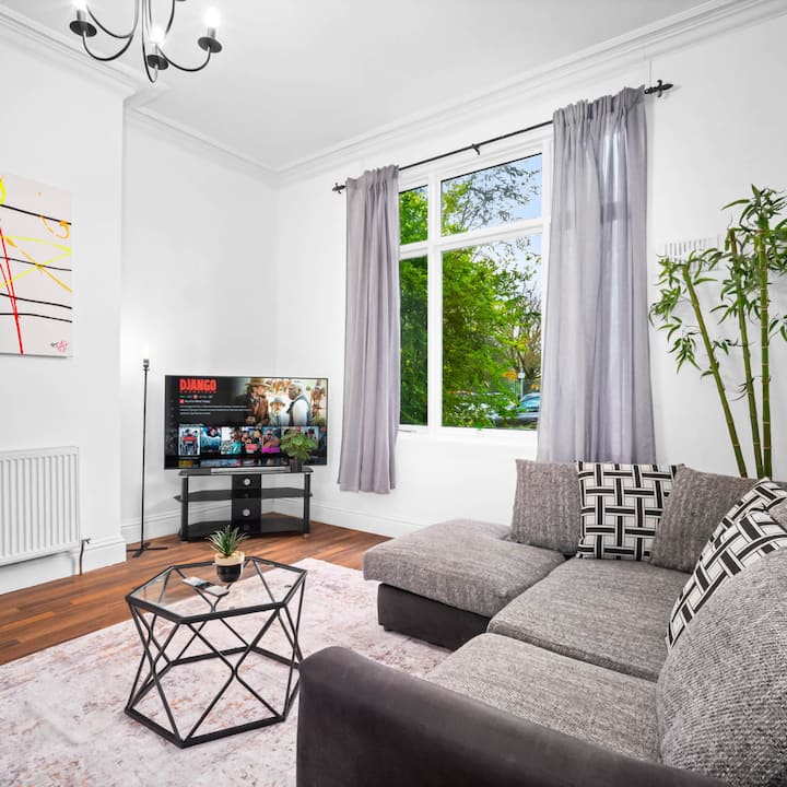 Cozy Apartment* Wolverhampton* High-speed Internet - 울버햄프턴
