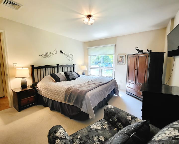 Your Room Is Ready At The Antoine Inn. - Iron Mountain, MI
