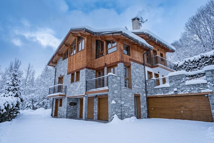 Alpine 4-bed Chalet | Sauna & Hot Tub | 3 Valleys - Saint-Jean-de-Maurienne