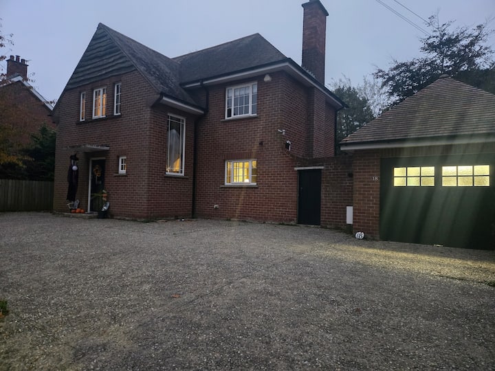 Large House-4 Double Beds-belfast Base -Summer 26 - Belfast