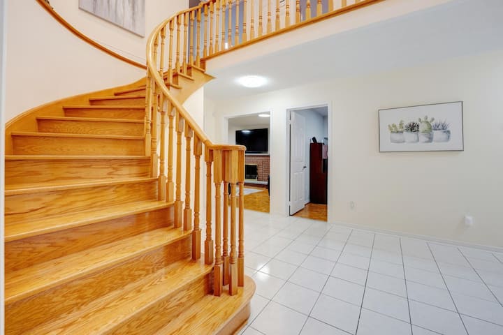 Richmond Hill Detached House - Vaughan