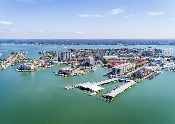 Clearwater Beach Waterfront. - Clearwater Beach, FL