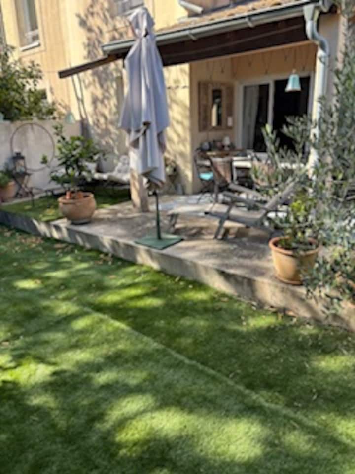 Maison Avec Jardin Cosy - Castries