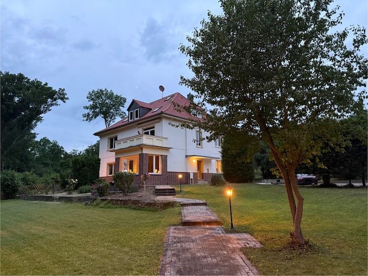 130m² Stadtvilla-wohnung Ideal In Wald Und Stadt - Bernburg (Saale)