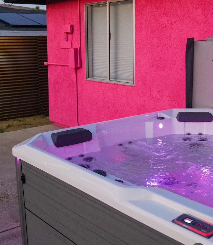 Pink House Hot-tub Ev Charger - Yucca Valley, CA