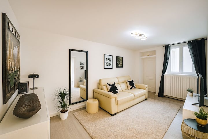 2 Chambres, Cuisine, Salon, Parking Et Terrasse. - Amnéville