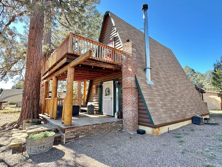 Rustic A-frame • Fenced 1/2 Acre Lot • Woodstove! - 美國