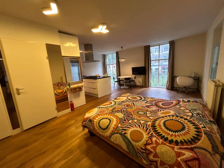 Charming Jordaan Studio With Canal View - Amsterdam