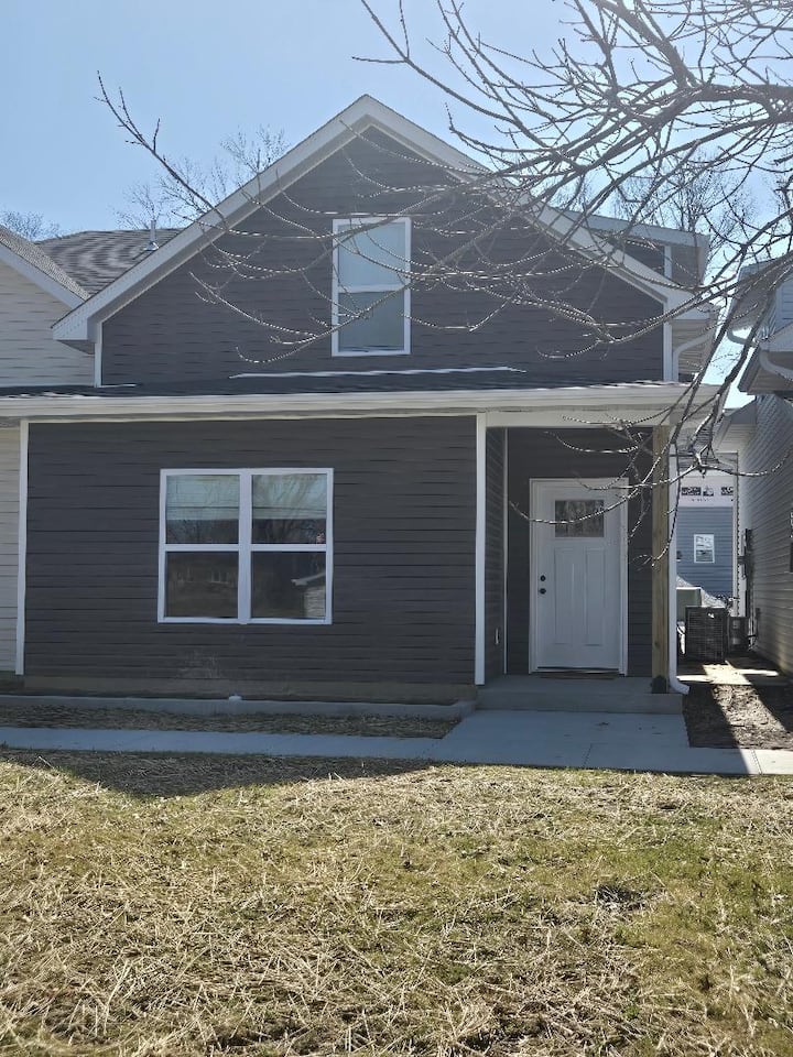 The Benjamin House
A Modern Town House - Finger Lakes State Park, Columbia