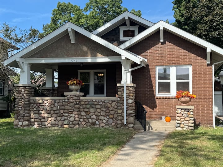 Excellent Home For Football Fans !
Sleeps 6 - Elkhart, IN