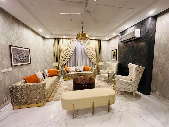 3-storey Luxury/modern Mansion With Private Butler - Lahore