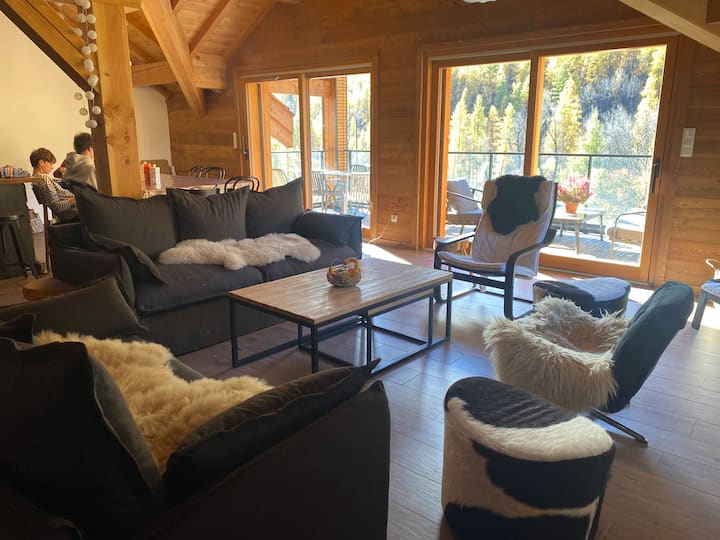 Chalet Chante Guisane
Neuf, Tout éQuipé, 200 M² - Briançon