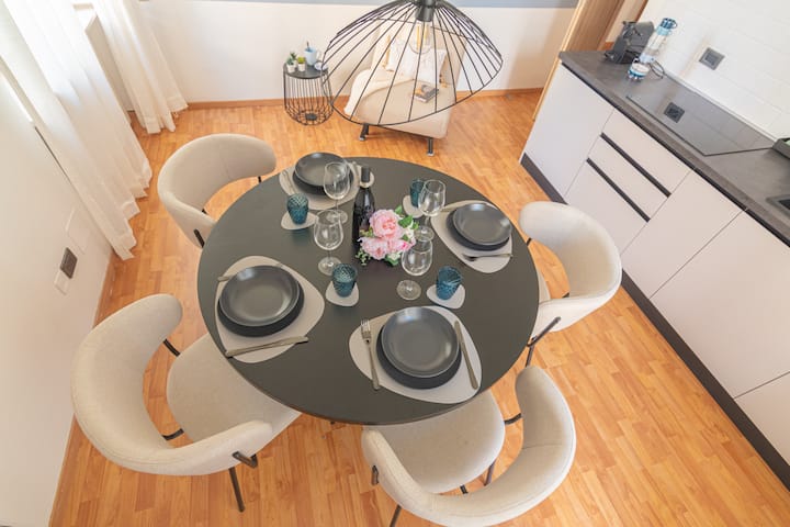 Perugia Urban Retreat And Light Sauna On King Bed - Perugia