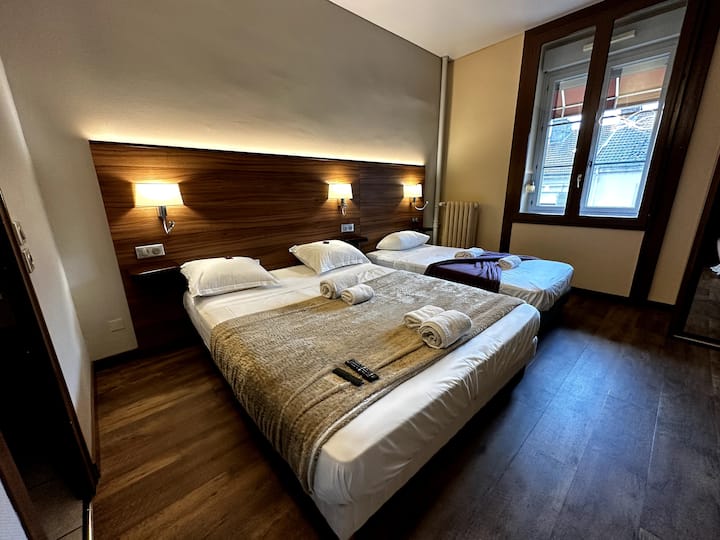 Chambre D'hôtel - Triple Confort - Lons-le-Saunier