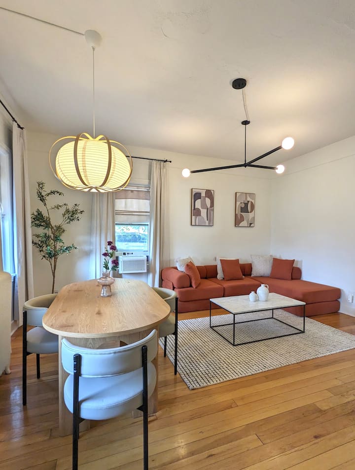 Heart Of Depot Town-spacious, Modern Apartment - Ypsilanti, MI