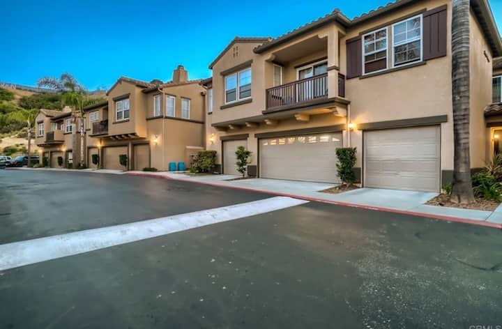 Fully Furnished 2bd + Loft And 2.5 Bth - Chula Vista, CA