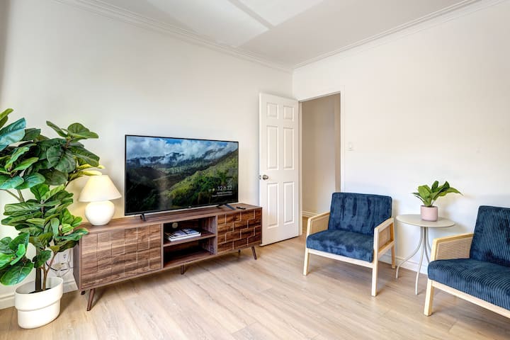 Le Repos Gourmand - Au Cœur Du Marché Jean Talon - Montreal