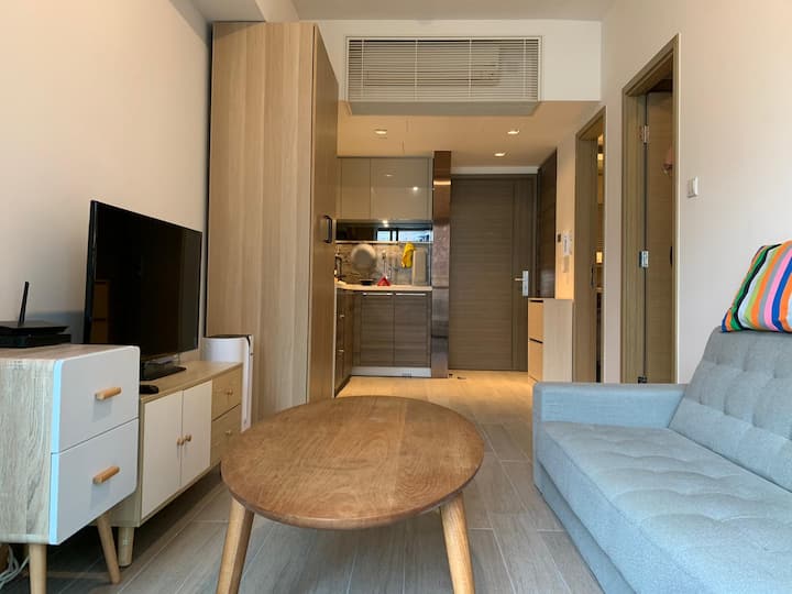 Min. 28 Days, Mid-floor, Club House Downstairs - Hong Kong