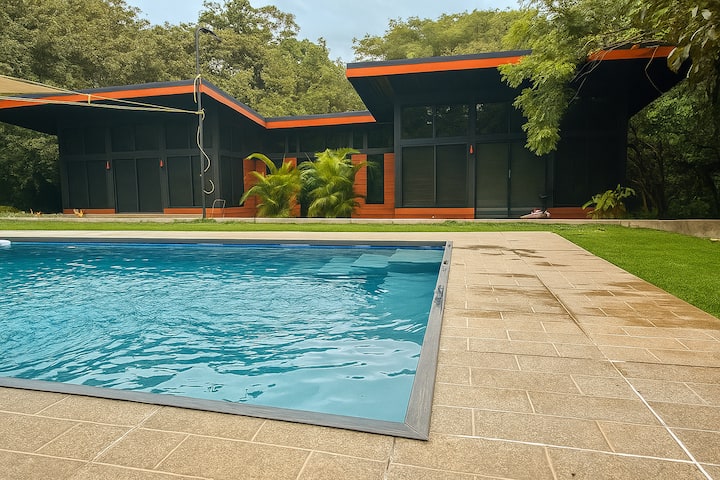 Casa/cabaña Rodeada De Naturaleza Y Comodidades - Orotina