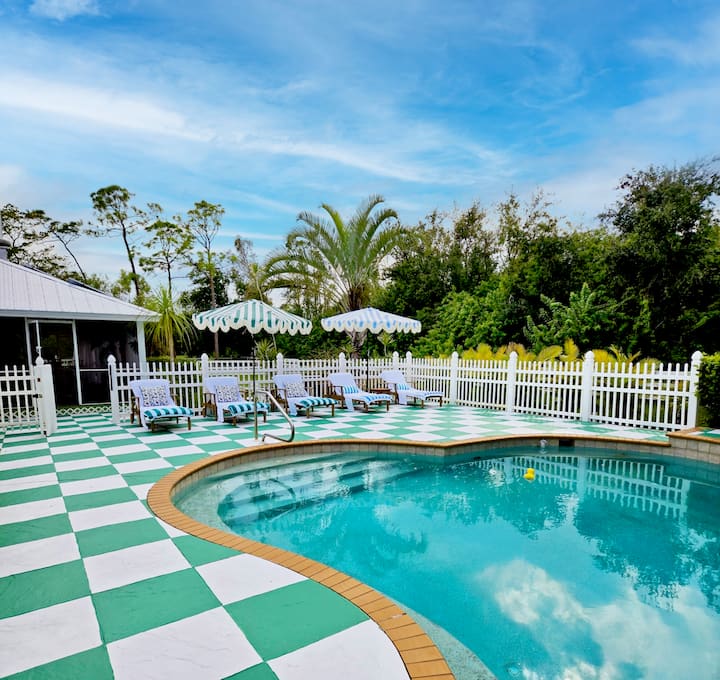 Sweet Tropical Executive Estate, 4 Separate Units - Fort Myers, FL