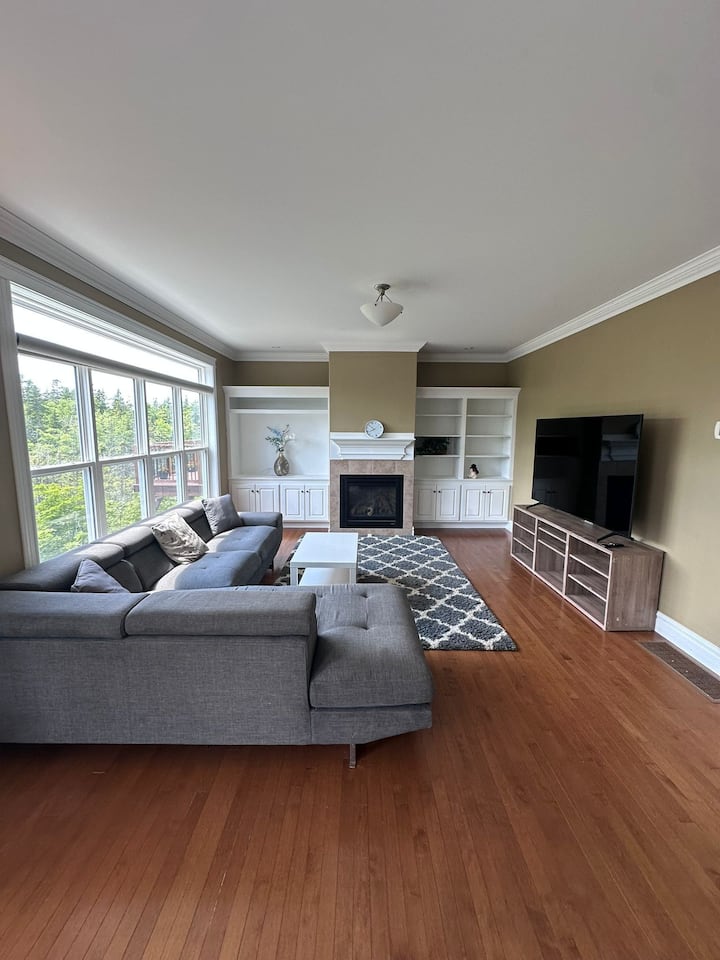 4-bedroom Stylish Townhouse - Halifax, NS, Canada