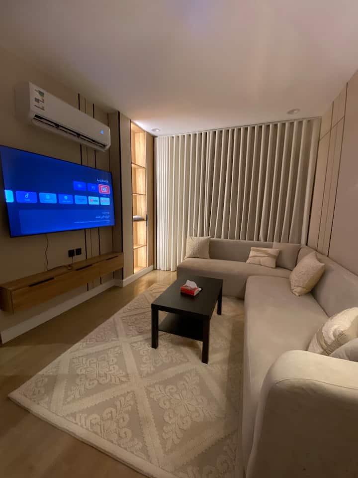 شقة مودرن في جادة قباء / A1 - Medina