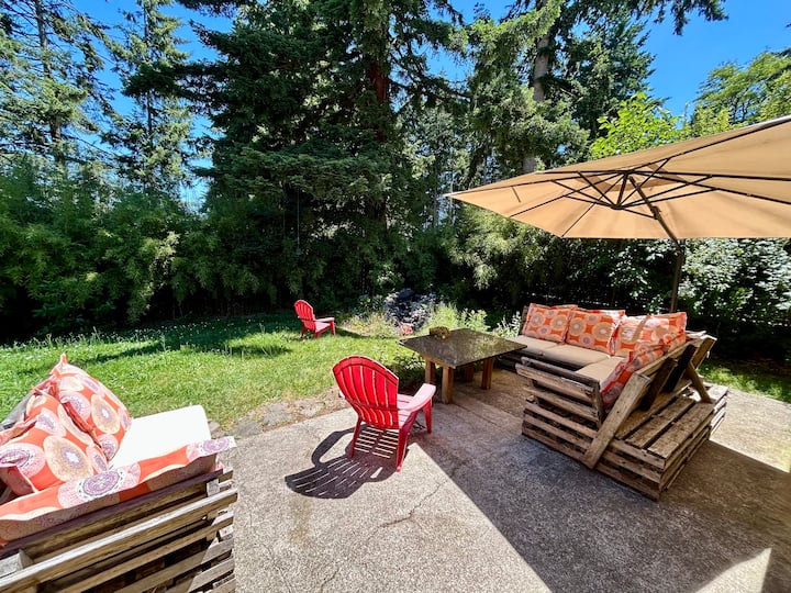 Cascading Stream Oasis: 4br Near Seatac Airport - Tukwila, WA