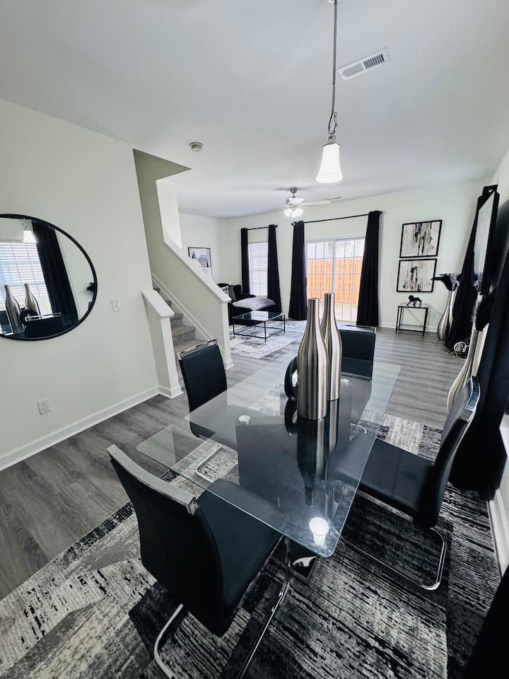 Cozy Luxury Townhome | Family-friendly Stay - Discovery Island, Simpsonville