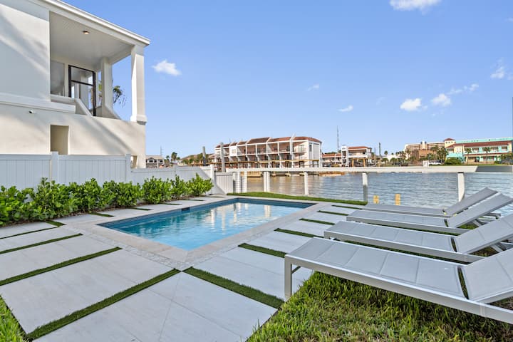 Waterfront Bay Home W/private Pool & Boat Dock. - サウス・パドリー・アイランド, TX