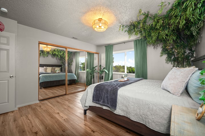 The Quirky Bloom-whimsical Guest House - Claremont, CA