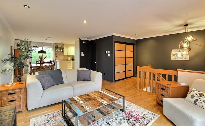 Maison Jumelée Chic Avec Terrasse Et Stationnement - Québec, QC