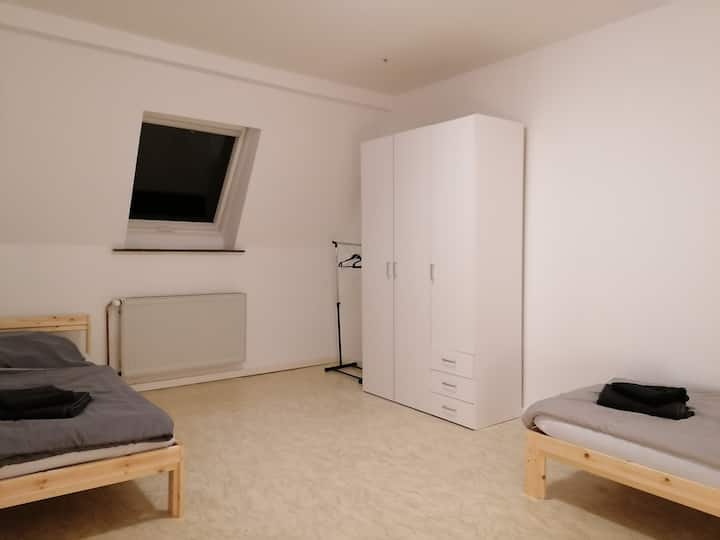 Zweibettzimmer Im Selbstversorgerhaus - Aschaffenburg