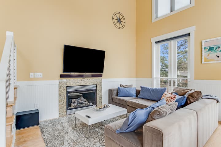 It Takes 2 To Tingle | Hot Tub, Dog-friendly, Yard - 베다니 비치