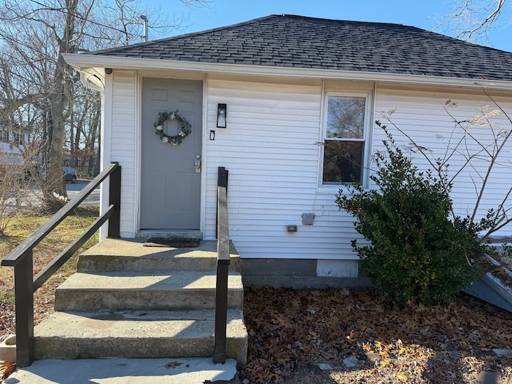 Cozy Home By The Beach - Warwick, RI